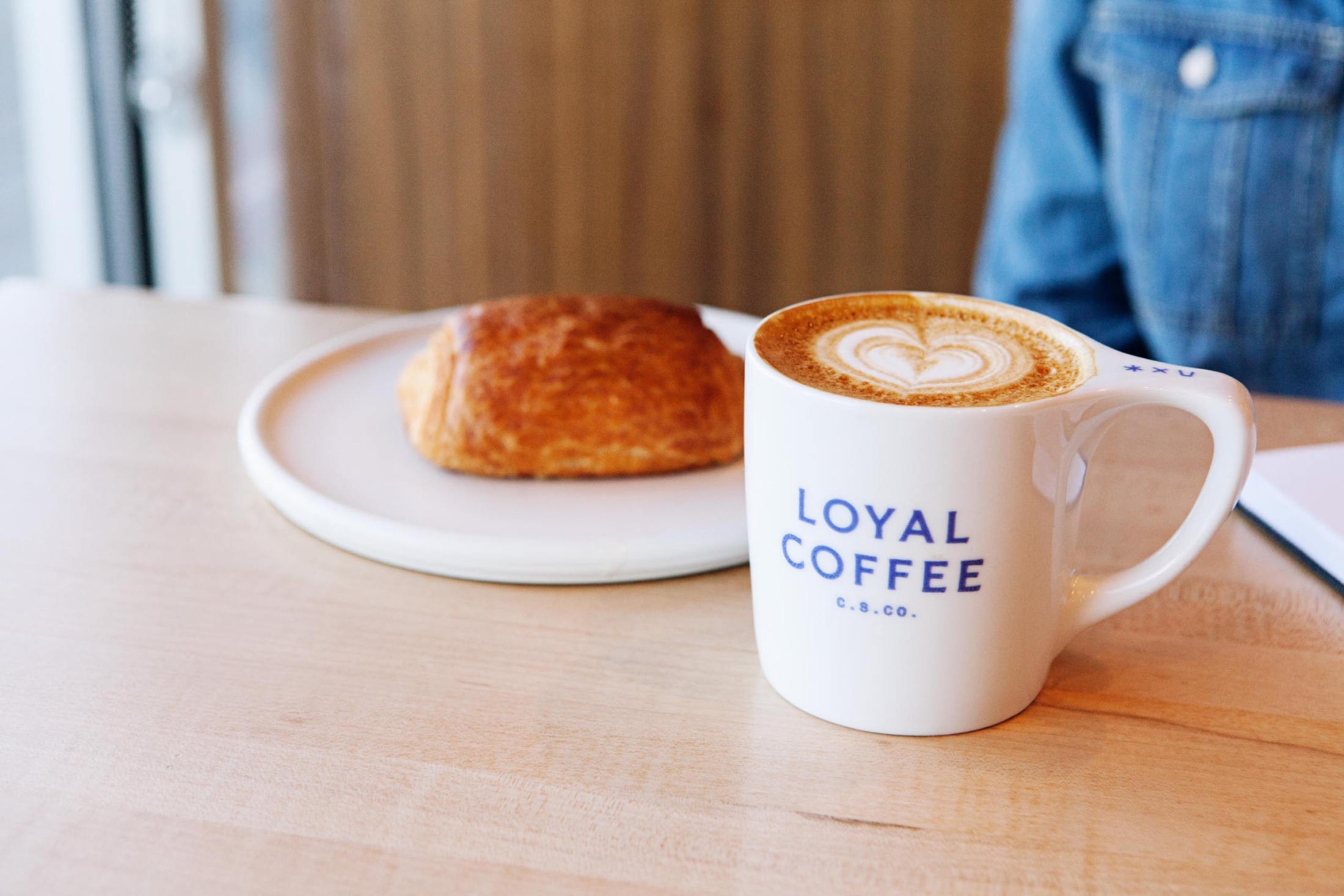 Айдентика Loyal Coffee / Все о дизайне / Pollskill